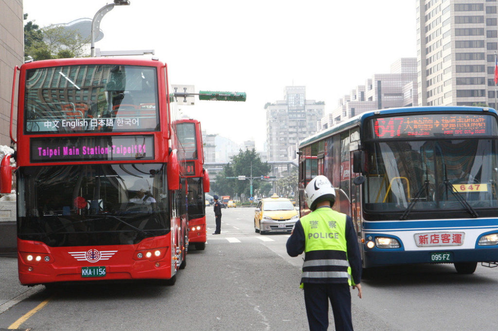 Double-Decker Buses Begin Service in Taipei – Taiwan English News