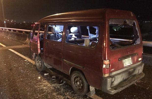 Louts Smash Up Family Car and Beat Up Dad After Car Accident – Taiwan ...