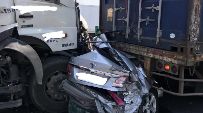 Driver killed after car crushed between two trucks on freeway – Taiwan ...